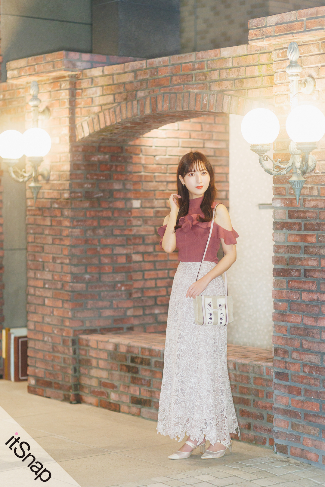 “えっ、可愛い！”と言われるSNIDELの フリルトップス×レーススカートがどハマり♡[上野鈴葉]のコーディネート｜itSnap（イットスナップ）