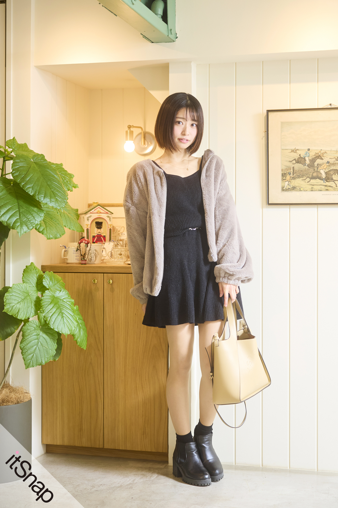 シンプルなのにCuteなニットワンピ× ファーアウターが相思相愛♪[二葉蓮美]のコーディネート｜itSnap（イットスナップ）